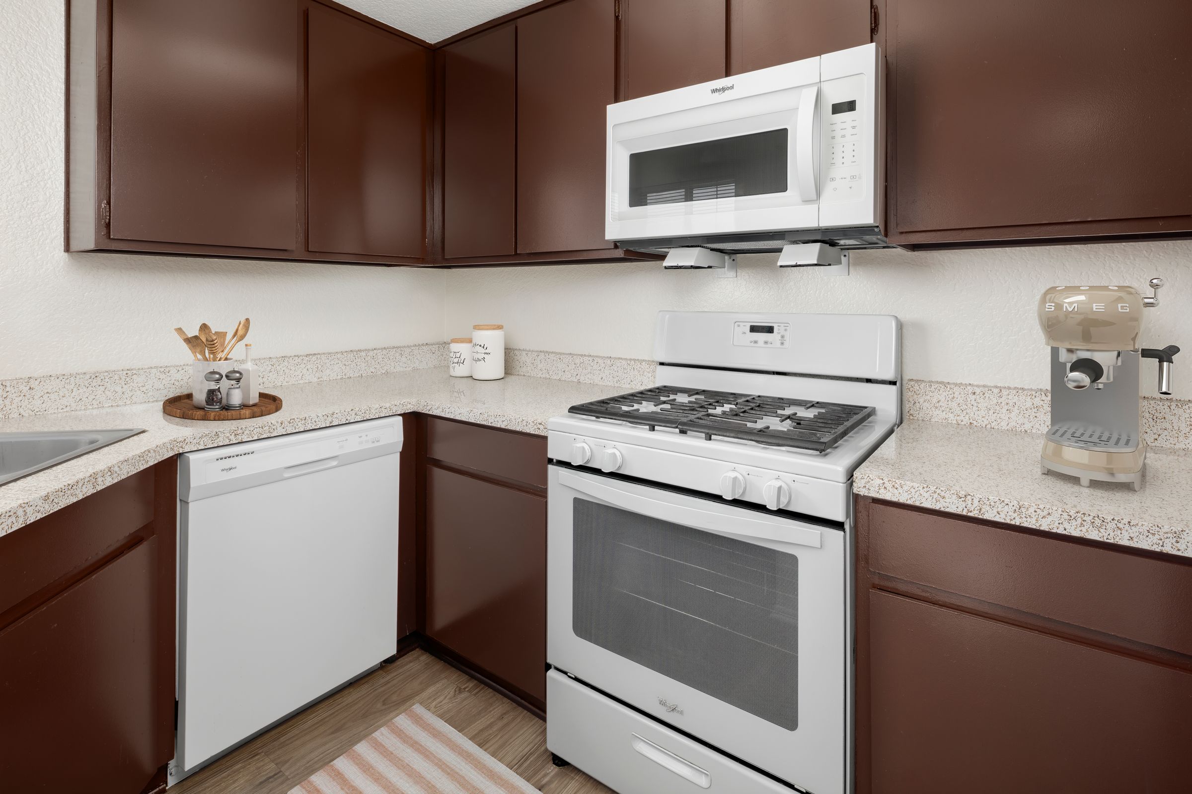 Linden Court Apartments | Rialto Apartments For Rent